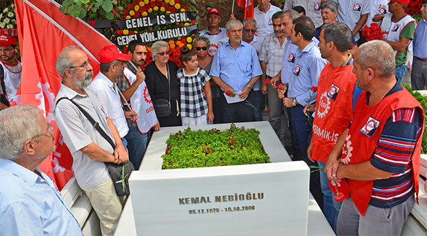 DİSK ve TİP kurucularından Kemal Nebioğlu mezarı başında anıldı
