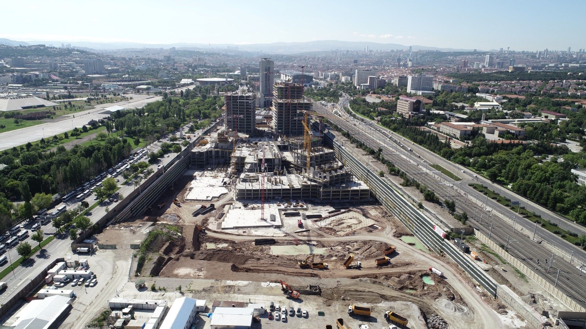 Merkez Ankara İnşaatı’nda 20. kattan düşen işçi hayatını kaybetti ...