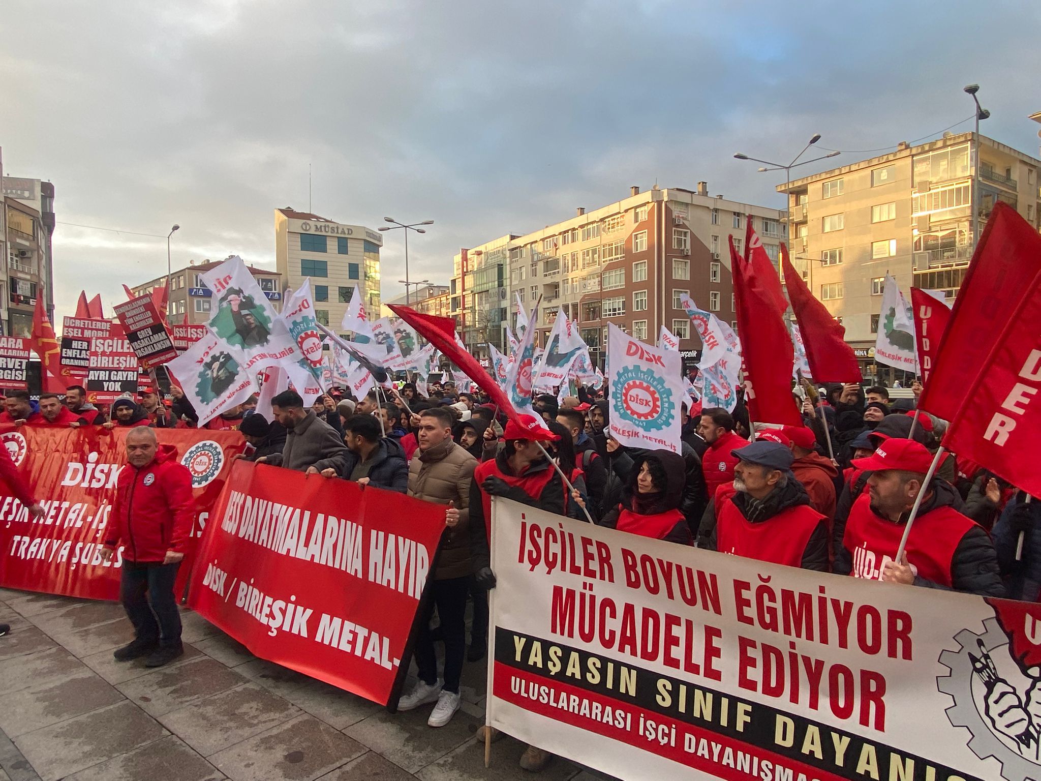 Birleşik Metal-İş Çorlu’da eylemdeydi: “Bir tas bulgur kaybedersek ...